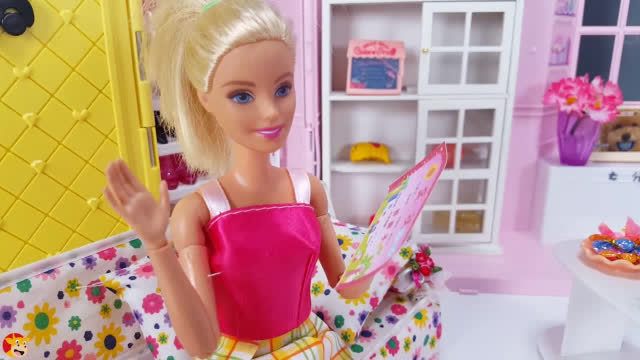 魔法公主施展魔法变出很多零食和漂亮衣服奖励甜甜