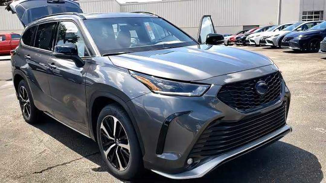 新车鉴赏,2022款全新丰田皇冠陆放,2+2+3布局,等不等自己想