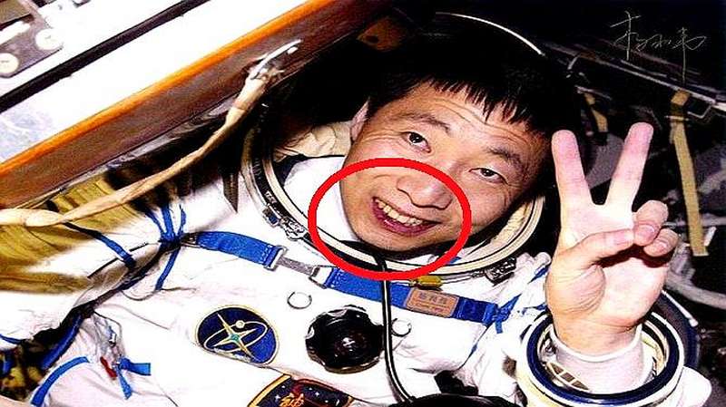 杨利伟返回地面后,为什么再也没有登上天空?真实原因令人心疼