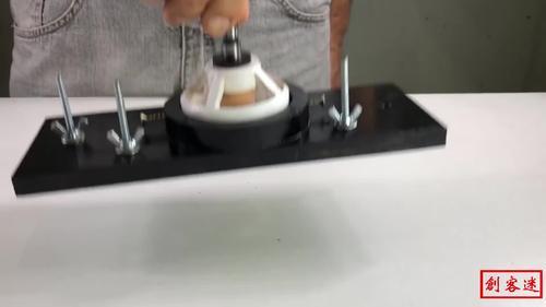 自制一个开孔器定位工具,开孔器没有定位钻头的时候它就派用场了