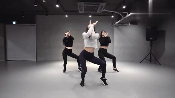 美女们这段手势舞,简单好学,还好看!