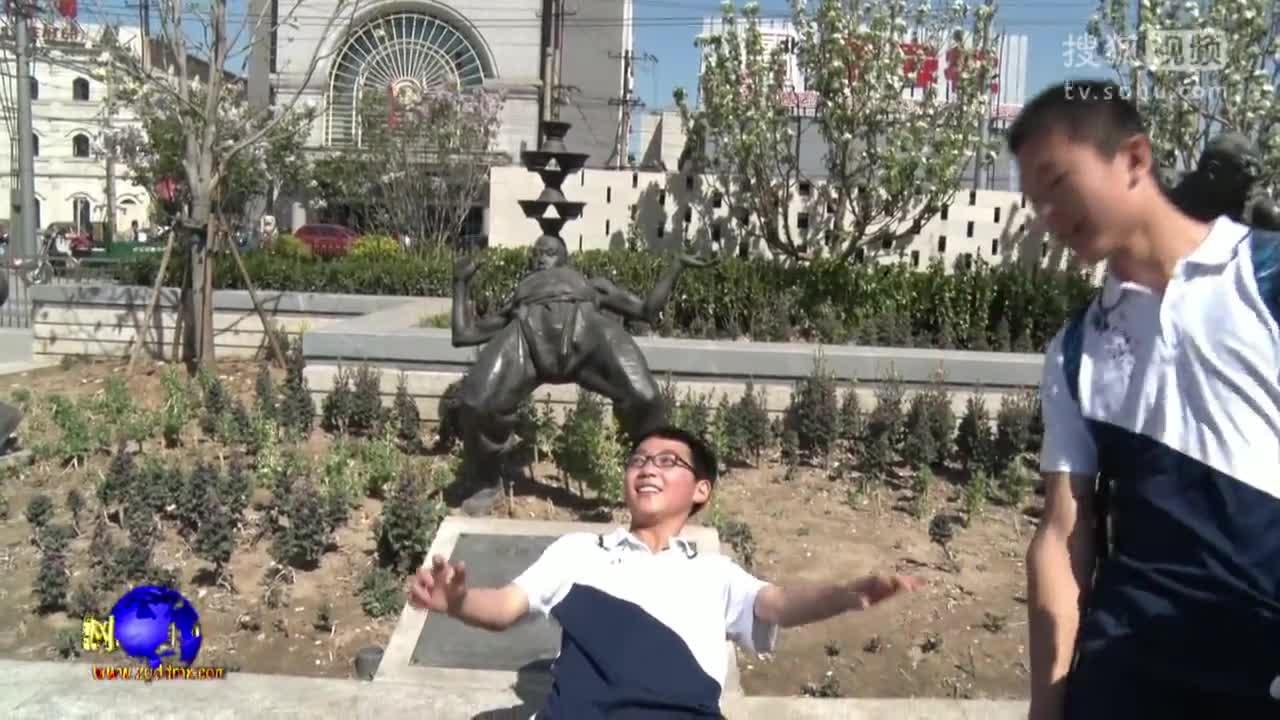 北京市西罗园学校开展了“走中轴,品京味”的综合社会实践活动