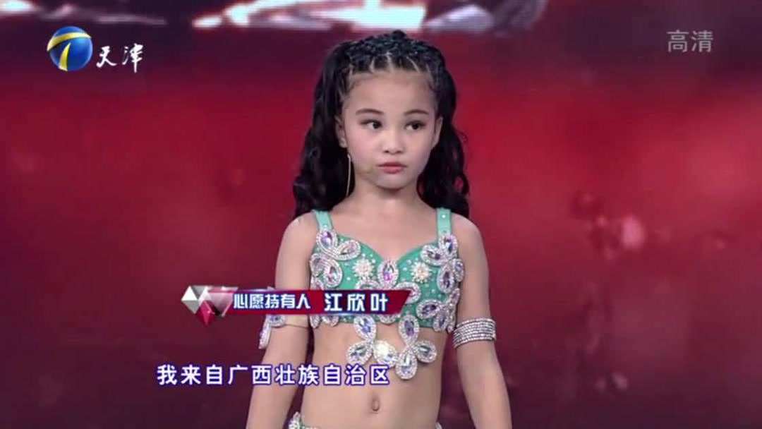 这个跳肚皮舞的7岁小姑娘火了,跳的太棒了,我也就看了不下10遍