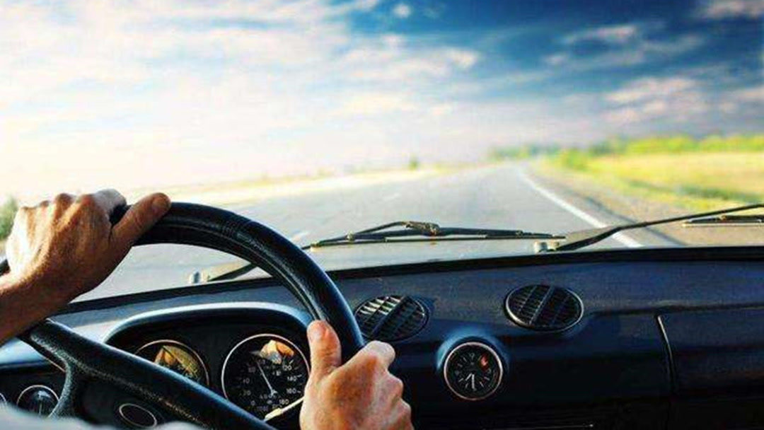 轻给油门死踩离合,找对这些开车技巧,新手也能变成高手