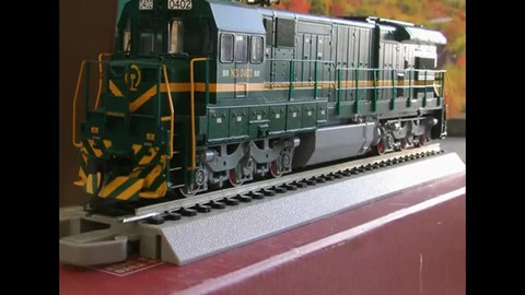 高清!高仿真火车模型运转 超逼真