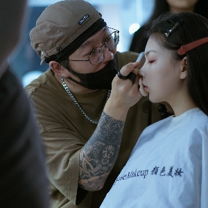 张冲颜色makeup主理人 