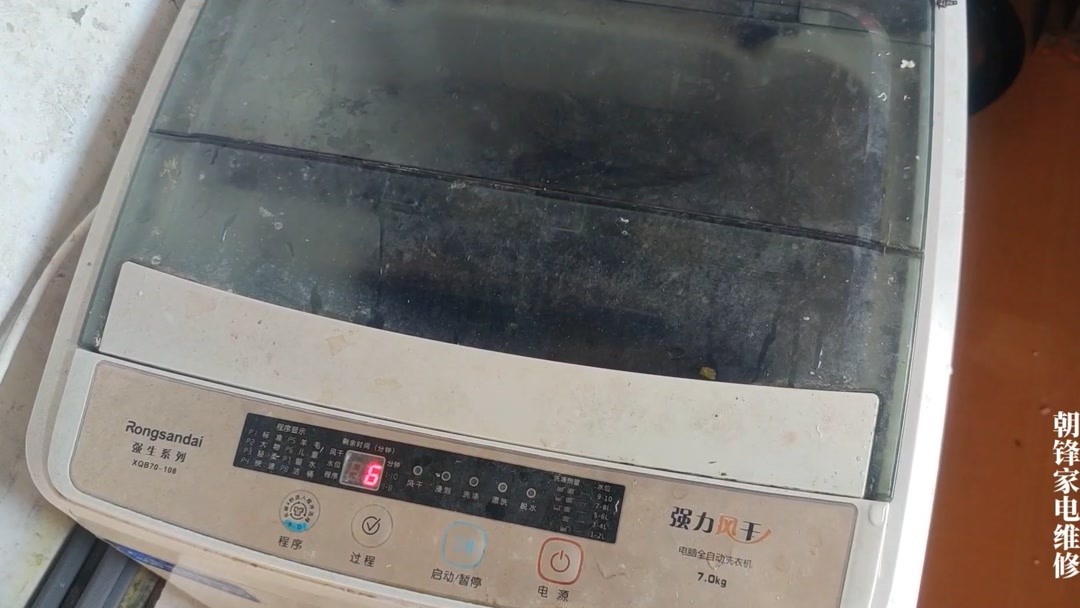 家电维修师傅的一天,夏天修空调,冬天修洗衣机,维修案例合集