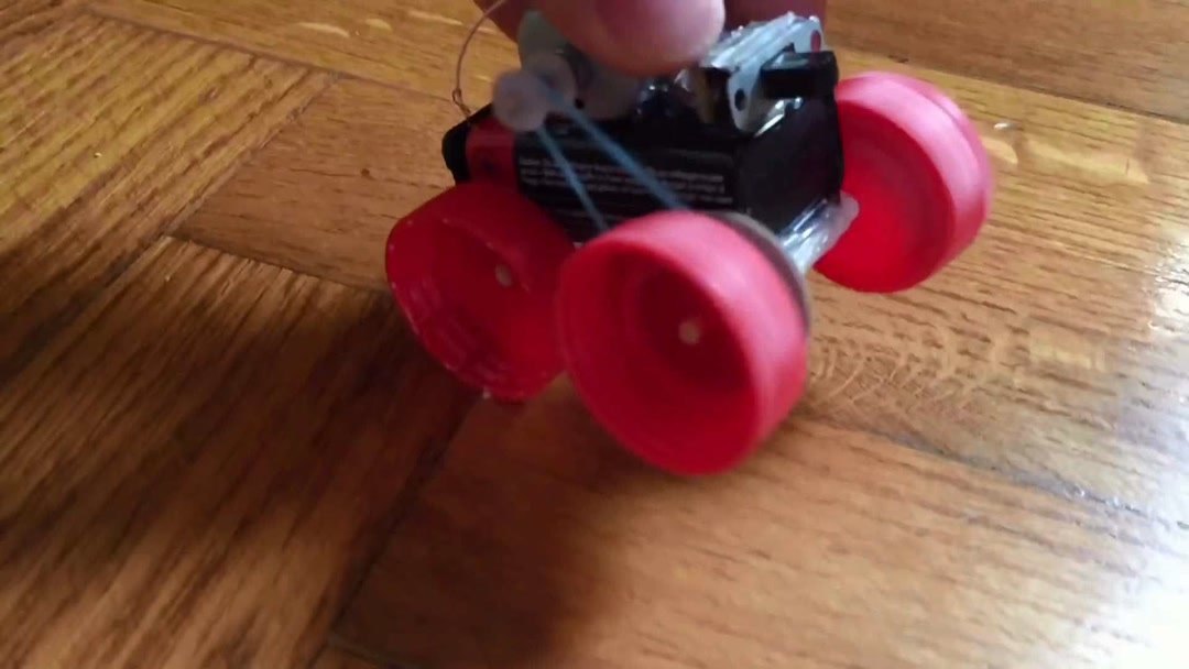 DIY手工制作:手工科技达人教你自制简易小车,跑起来还挺快