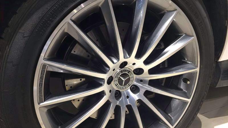 轮毂被刮花别慌张,维修师傅教你这个简单步骤,让轮毂跟新的一样