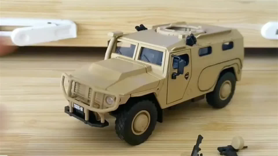 虎式装甲车军事模型车,武装特种车合金仿真防暴战车