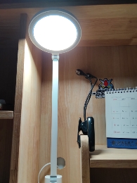 一个又开心又无聊的人 