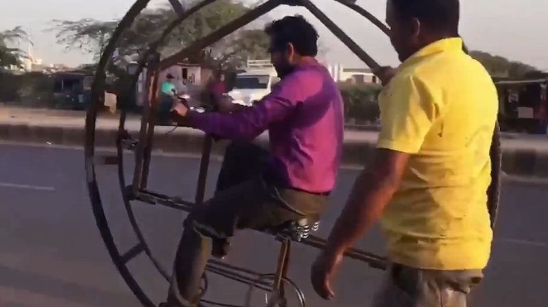 印度牛人发明单轮自行车,骑起的时我实在忍不住笑喷了!
