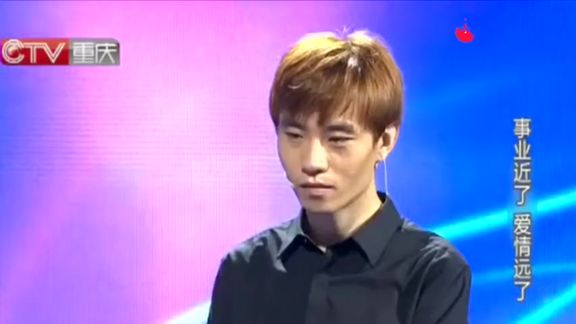 男友微信有2000多个女客服,还闲聊,逗嘴观众哈哈笑