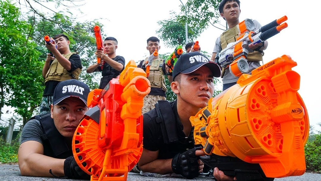 真人CS:狙击手对战叛徒组!