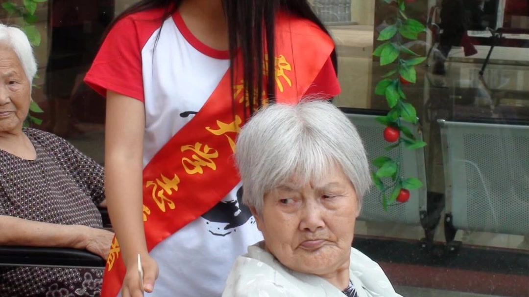 安徽大学历史系2015暑期社会实践-赴六安徽衡老年公寓敬老爱老队