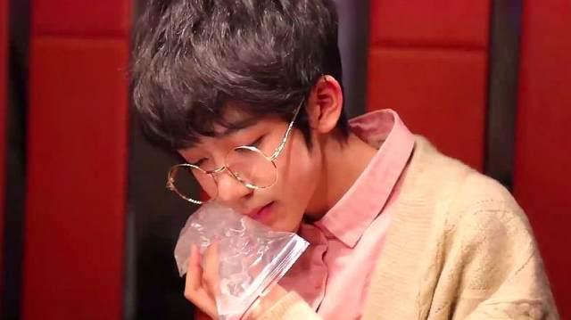 TF家族遭私生饭围堵,贺峻霖意外受伤,拜托大家理智追星