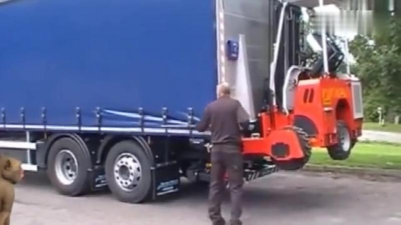 大家现实中见过这种叉车吗?