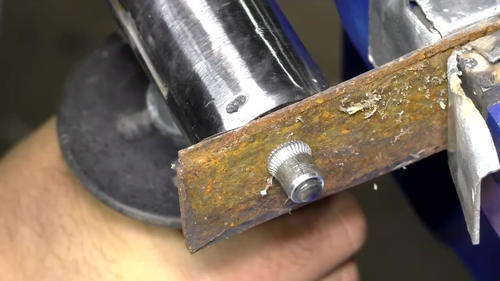 拉铆螺母,无需攻丝,打孔即可实现螺丝连接