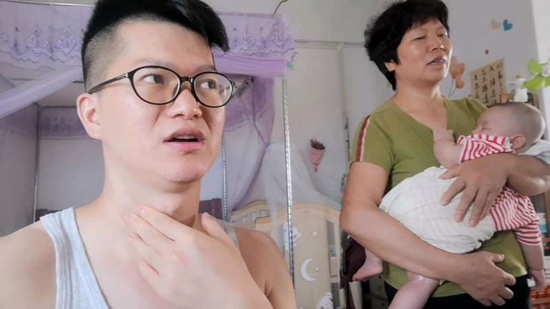 喉咙卡了鱼刺怎么办?小伙亲测网上最火的两个方法,更加难受了!