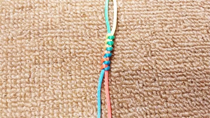 中国结基础教程,蛇结的快速编法,学会了可以做出好看的手链