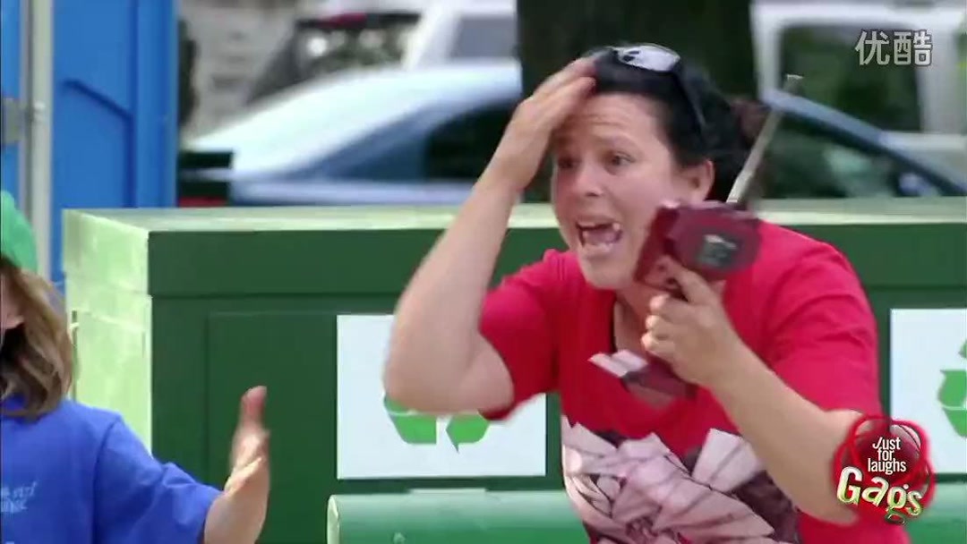 搞笑视频_搞笑图片_悲惨狗狗大整蛊