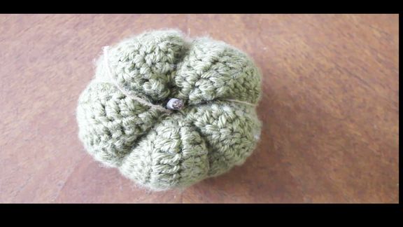 如何用钩针编织南瓜装饰品-简易入门教程