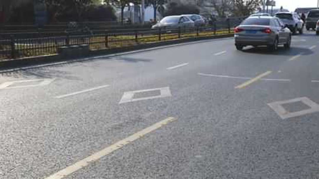 看到这三角形标志躲远点!不少司机都没见过,做错会后悔