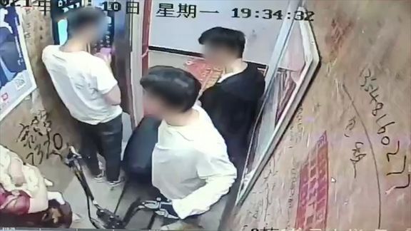 恐怖!电动车在电梯内爆燃起火致5伤 其中包括一名婴儿