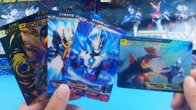 看看又多了哪些LGR卡,炫酷奥特曼荣耀卡包大对比