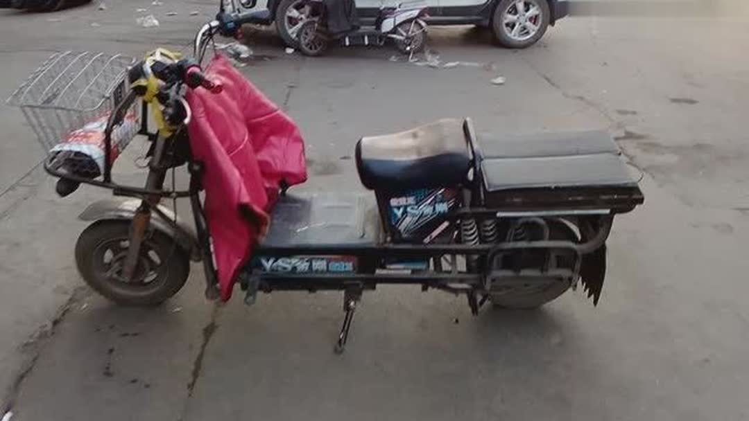 这电动车,载货杠杠的!