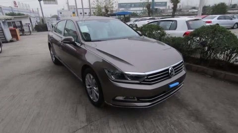 大众豪车终于便宜了!降幅高达4万,不足15万一样开迈腾!