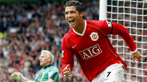 C罗迎来历史时刻,超越职业生涯800球战绩,帮助曼联3-2战胜阿森纳