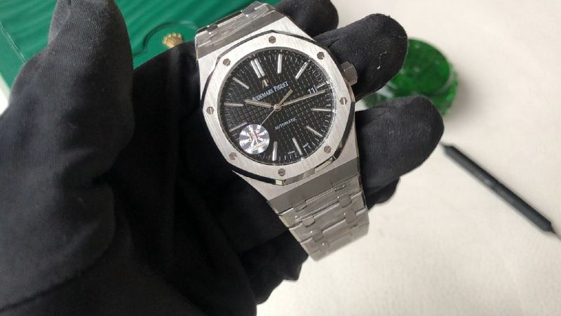 钢表之王说得就是爱彼15400腕表