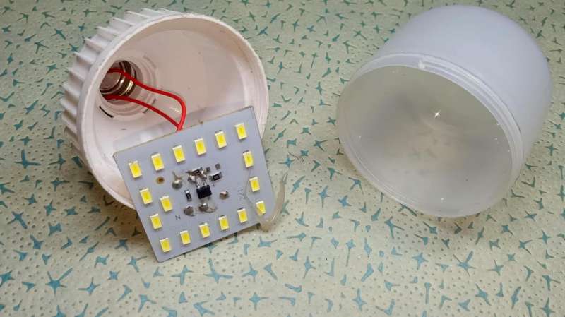 LED灯不亮,可别扔,其实修一下还能用,方法教给你,一看就会