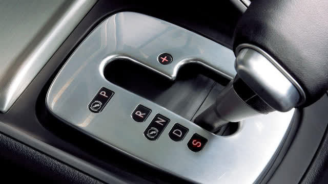 别再用D挡一直开车,自动挡车应该这样开,一年能省一半油钱