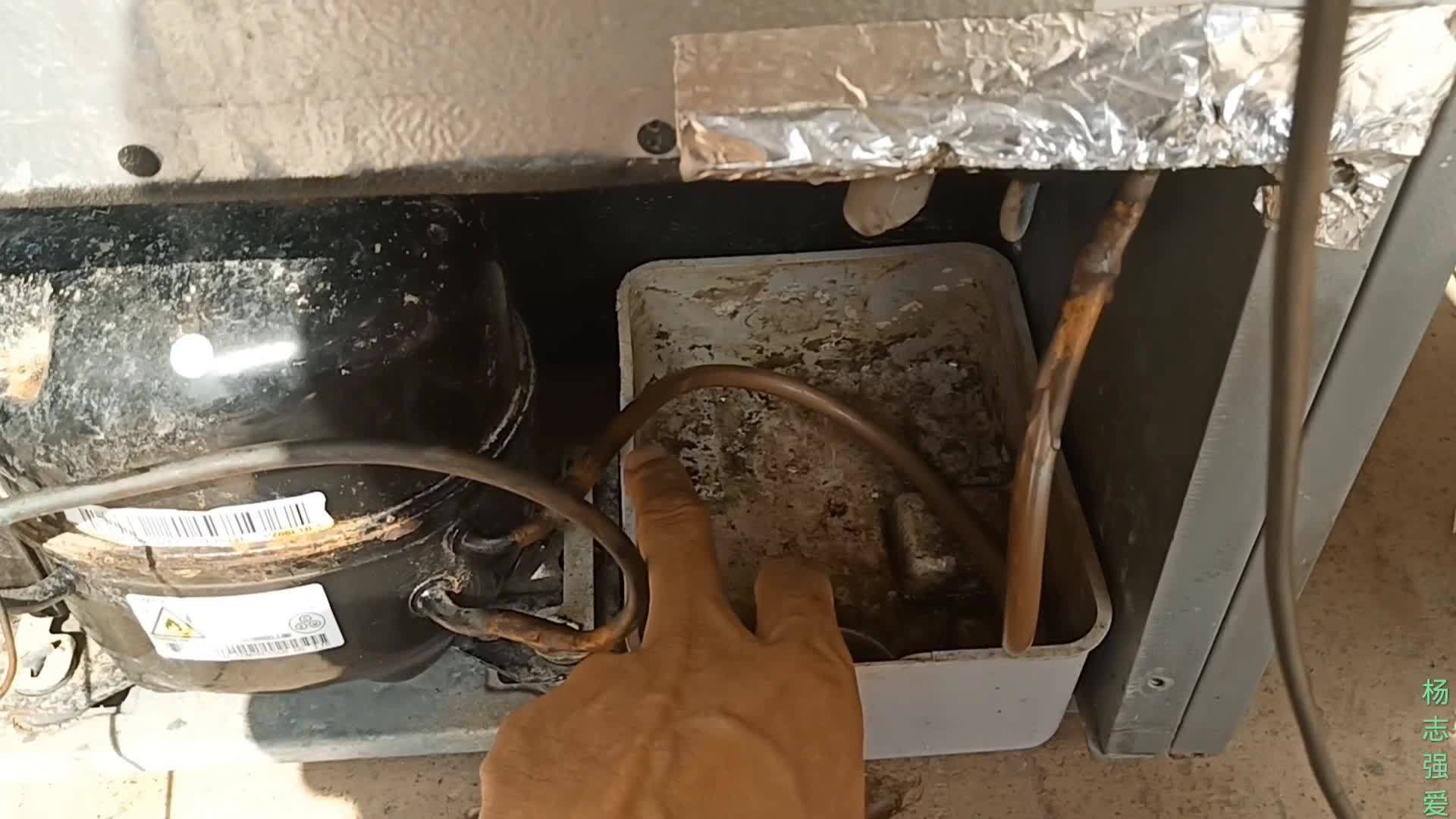 风冷无霜三门冰箱不制冷,管漏制冷剂,维修好,解决方法