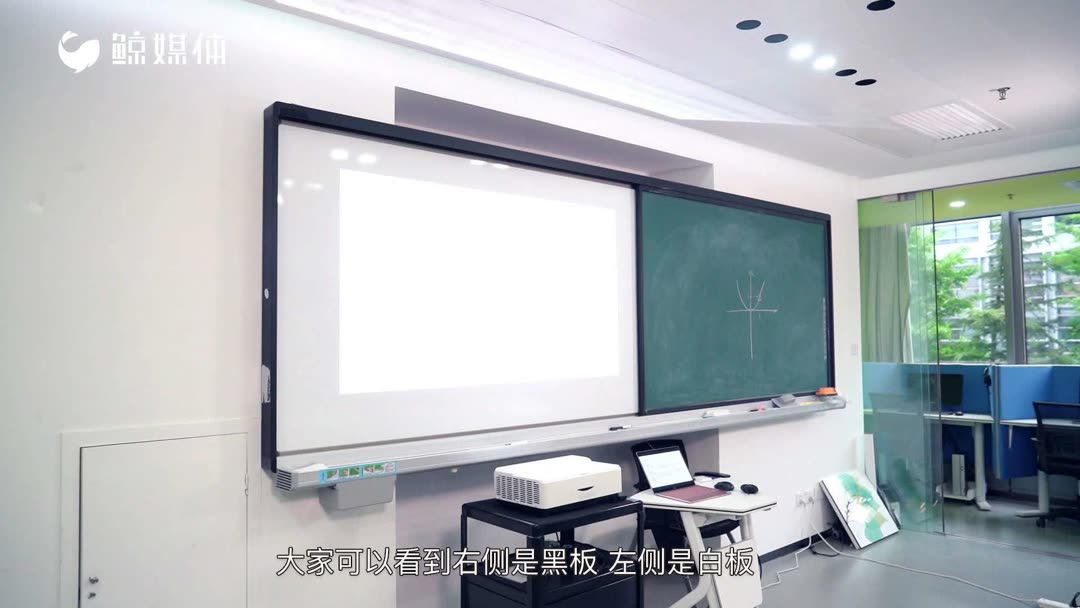 鲸媒体:雨课堂光感应黑板与高校信息化:一个轻型智慧教室