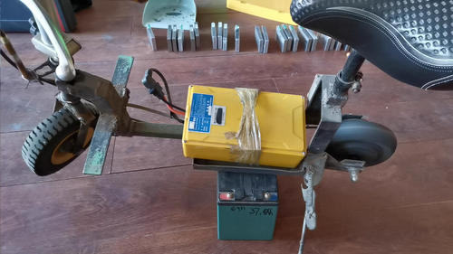 自制了一台动力强劲的迷你电动车!采用48伏三元锂电池供电