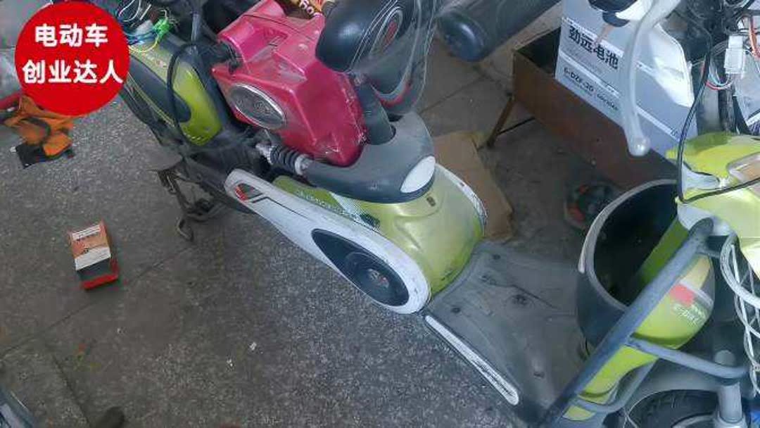 这才是电动车用久了跑不快的真正原因,换掉一样东西立马解决