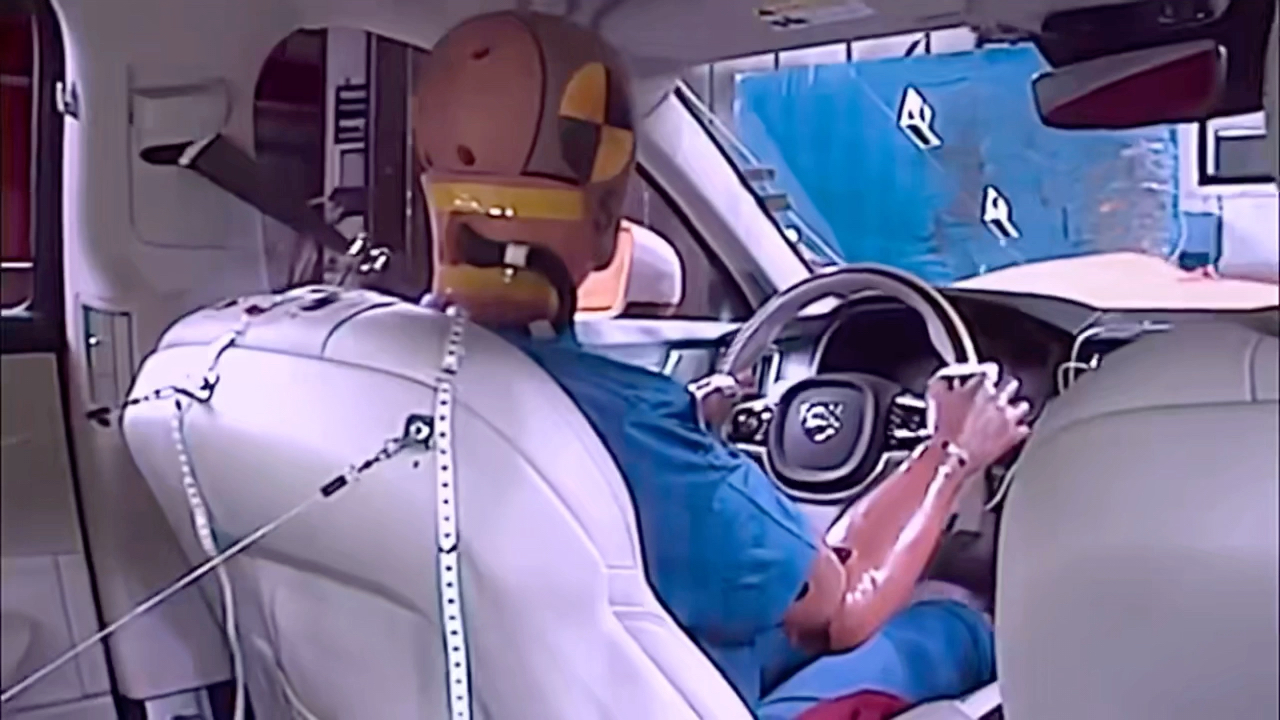 沃尔沃s90碰撞测试,经典丢轮报名,不愧是沃尔沃!