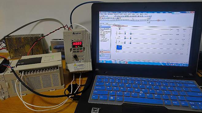 三菱PLC模拟量控制变频器多段速频率运行