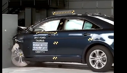 #汽车安全 #汽车 #汽车碰撞测试 金牛座你还敢买吗?双腿瞬间作废