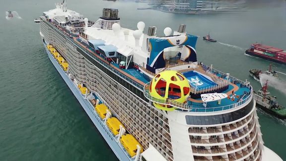 世界级邮轮,海洋光谱号驶过维港,皇家加勒比游轮,场面太壮观