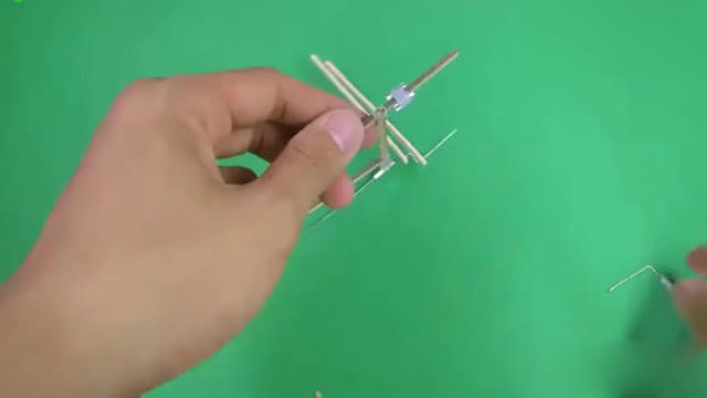 牛人创意:广西小伙教你制作一个能飞的机械滑翔翼,手把手教你不怕你...