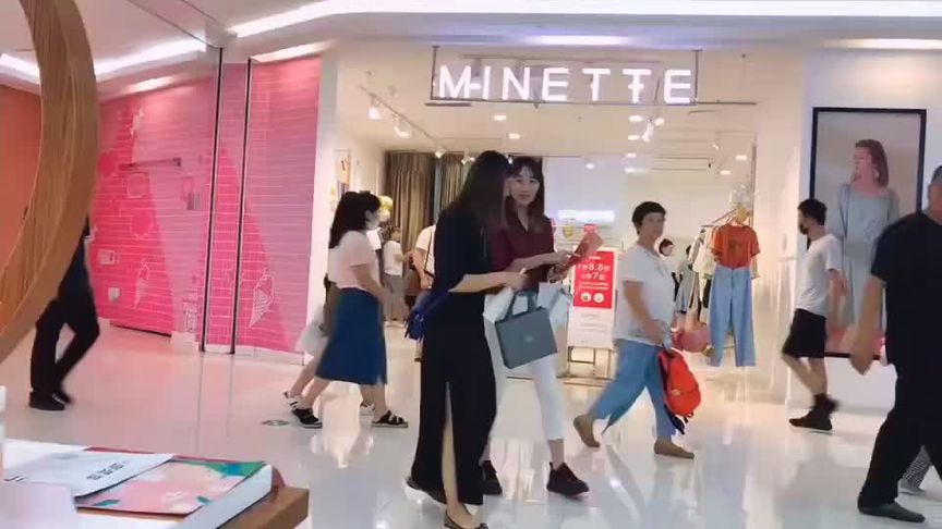 又是富婆体验生活,发宣传单页的一天。