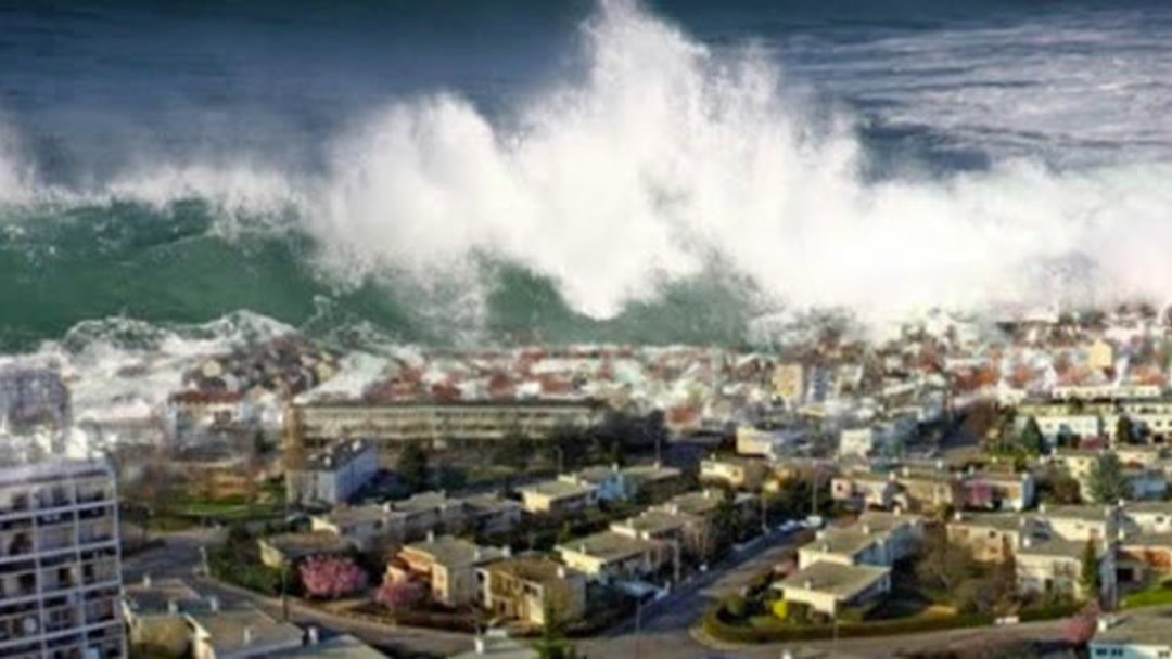 印尼超强海啸,男子冒死拍下视频,真是太可怕了!