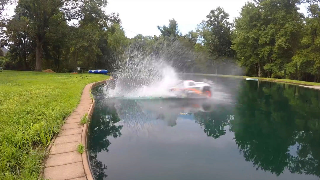 遥控模型车,时速达到200公里时,能实现“轻功水上漂”吗?