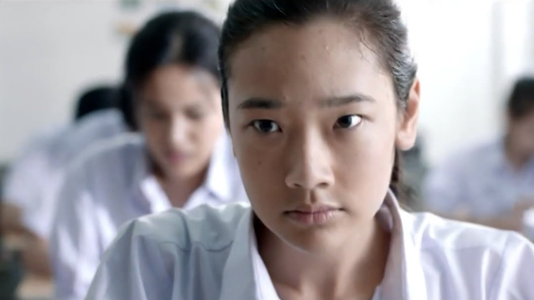 两个家庭条件差的天才学生,靠帮同学作弊赚钱,但最终难逃法网