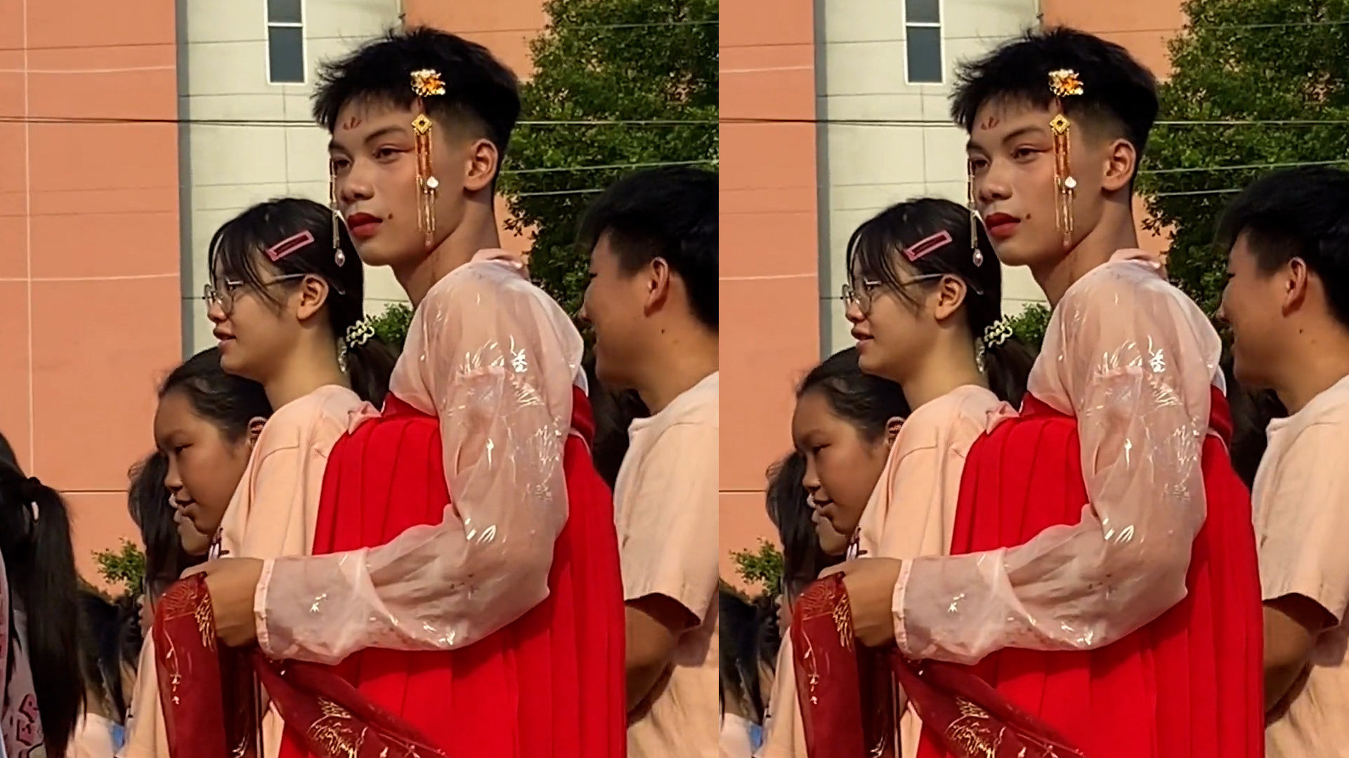 一眼万年!男生身穿一袭红裙现身开幕式的表演:回眸一笑百媚生