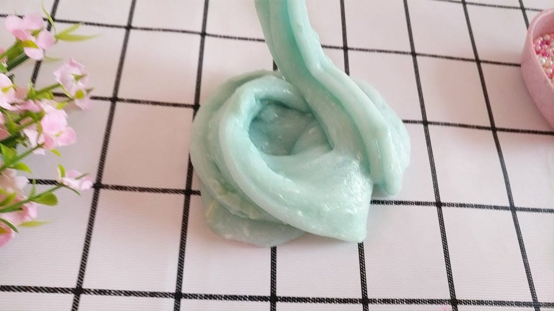 用完的作业本别扔,简单几步教你DIY解压泥,手感柔软拉伸性棒